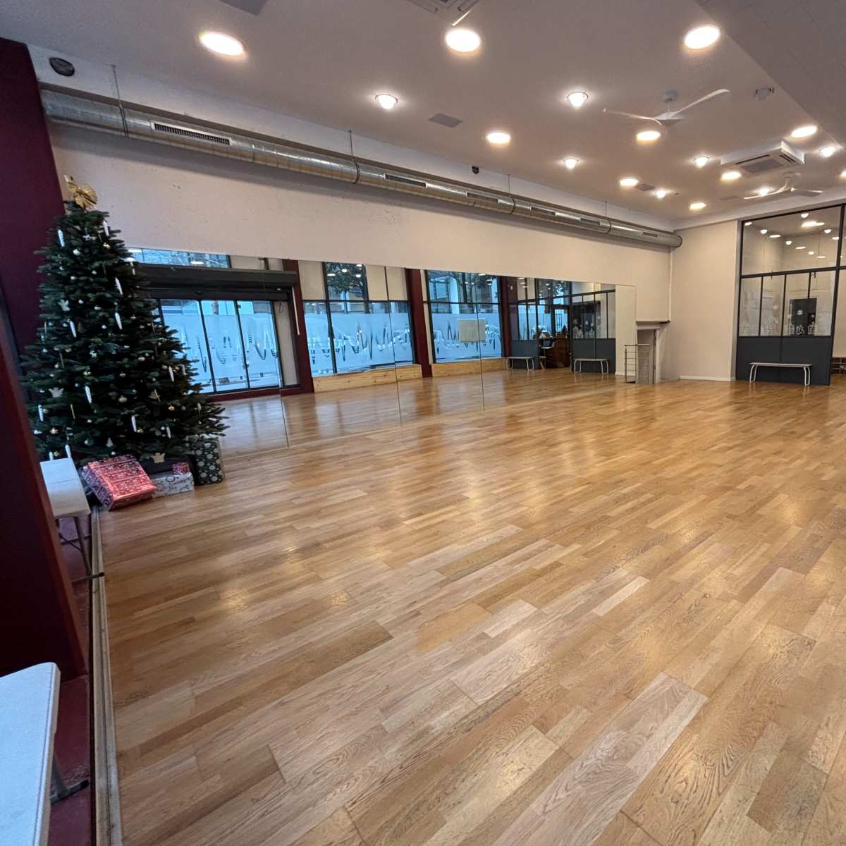 Grande salle de danse avec parquet, PARIS | Off-Site | Peerspace