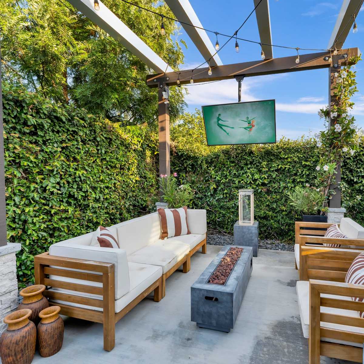 Exclusive and Intimate Venue for High-End Dining and Entertainment ...