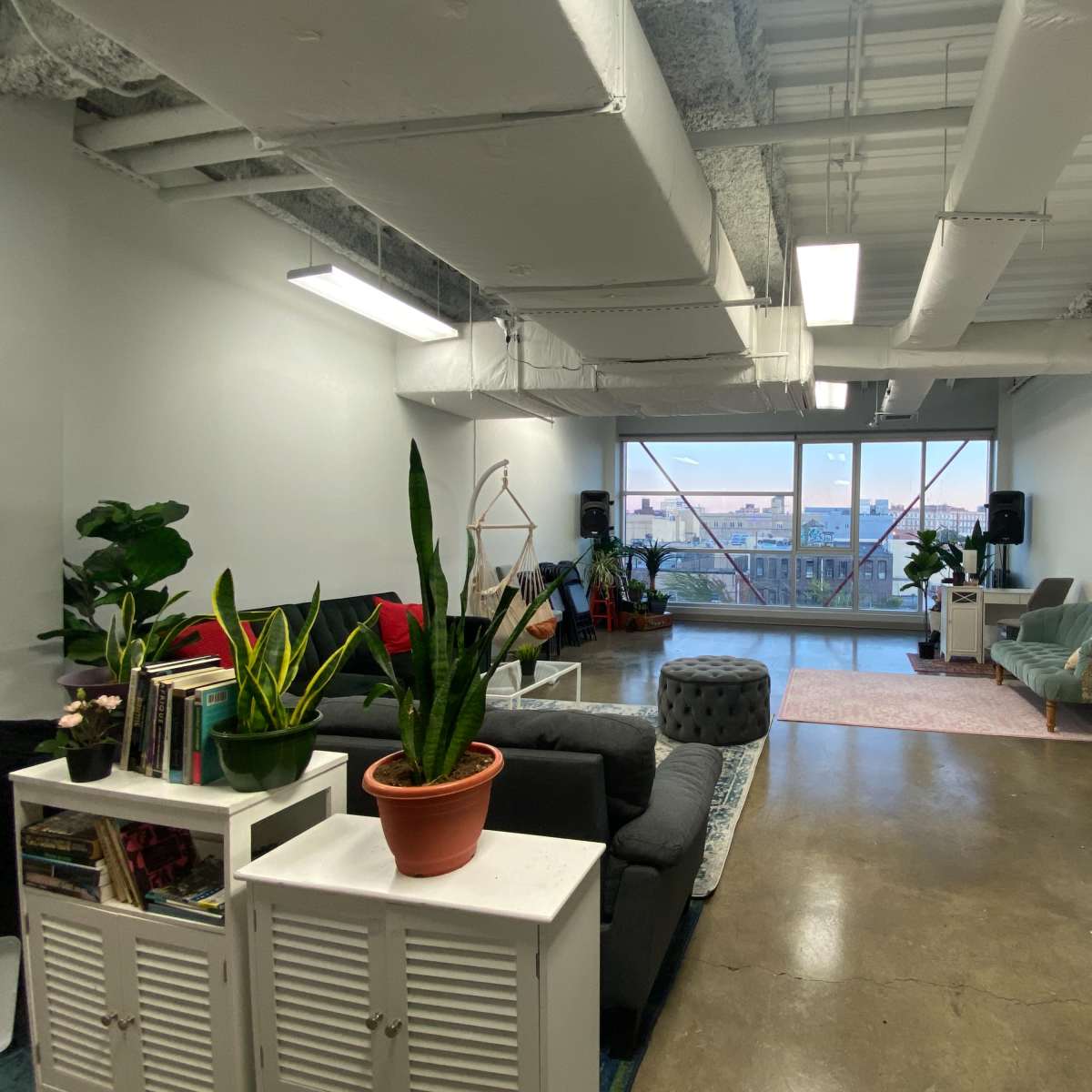 HUGH East Williamsburg Loft with Natural Light, Brooklyn, NY | Off-Site ...