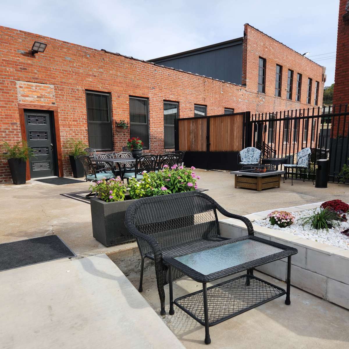 Riverview Event Space offers Contemporary Space Located on the Missouri ...