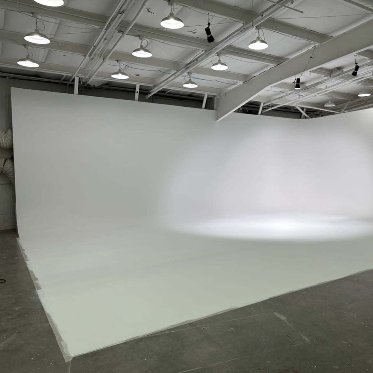 Cyc Wall Infinity Wall 5000 Sq Ft W/ Constant Lighting, Greensboro, NC ...