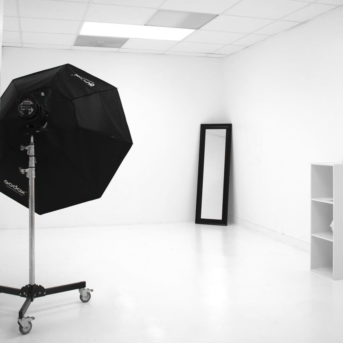 Pristine All-White Studio Near Norfolk Zoo - Ideal for Photo & Video ...