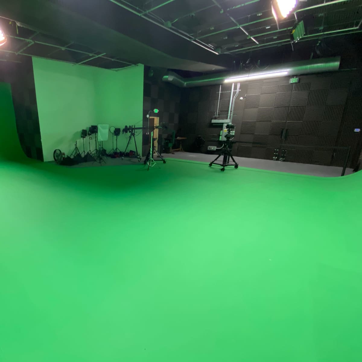 HUGE *PRE LIT* Green Screen Sound Stage, Burbank, CA | Production ...