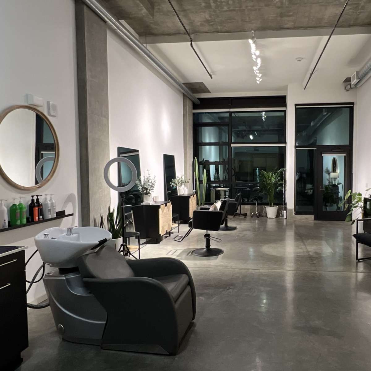 Hollywood Photo Studio And Private Hair Salon Near Walk Of Fame, Los ...