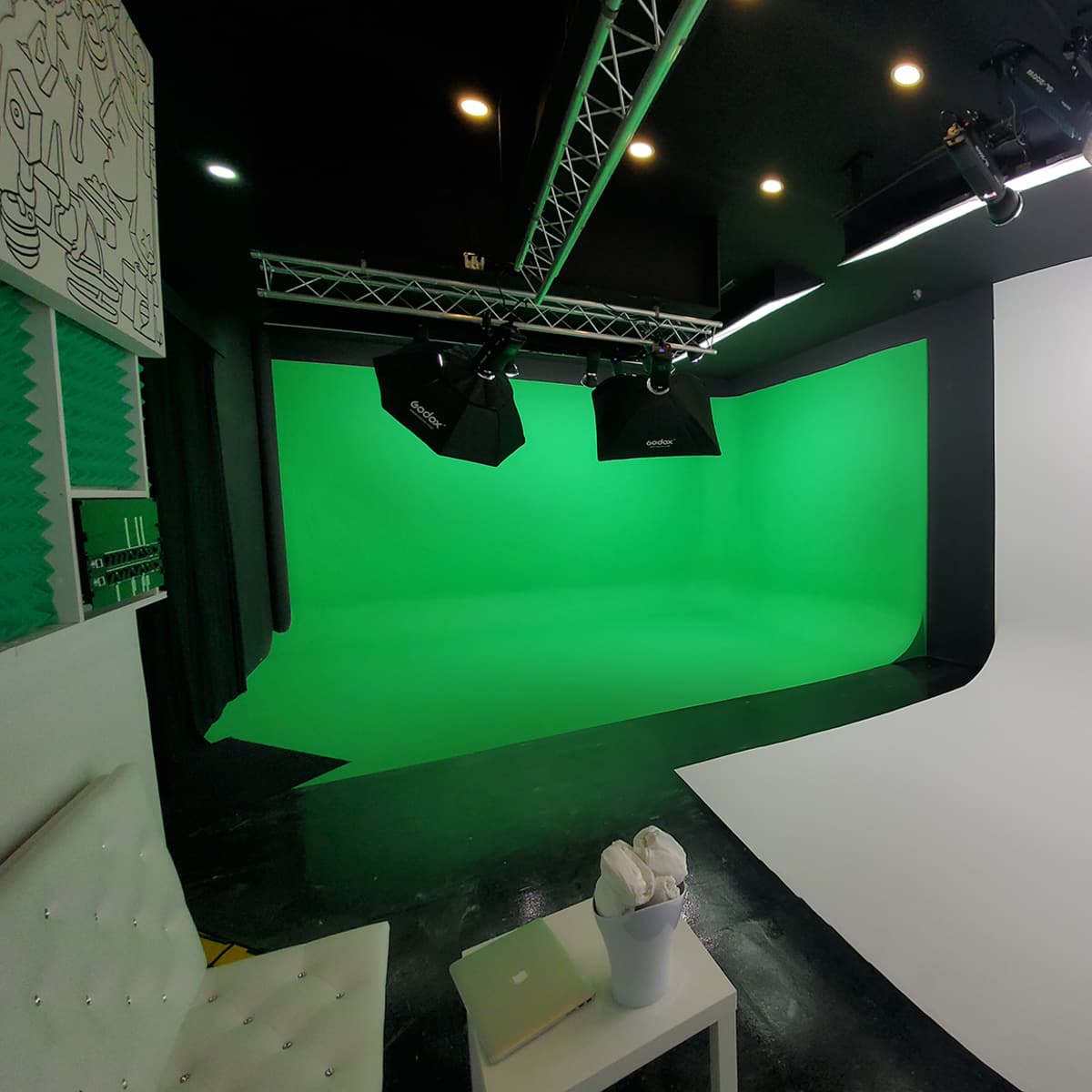 Green&White Studio | Green Screen and White CYC Studio in Bed-Stuy ...