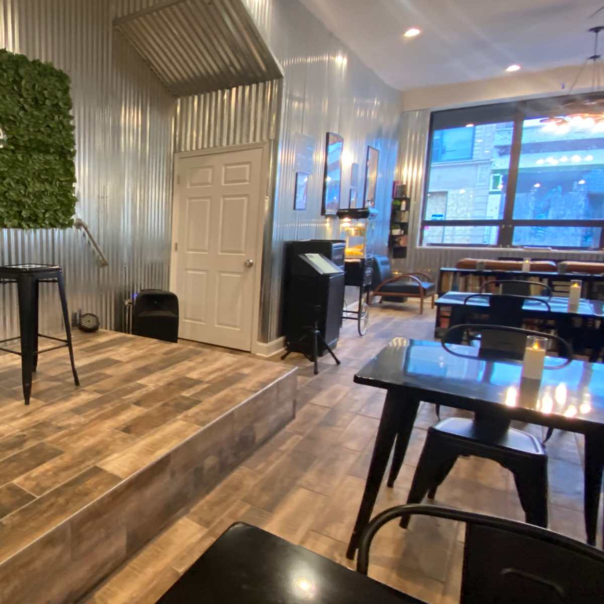 Modern Southside Cafe, roomy, urban with unfurnished studio ENTIRE CAFE ...