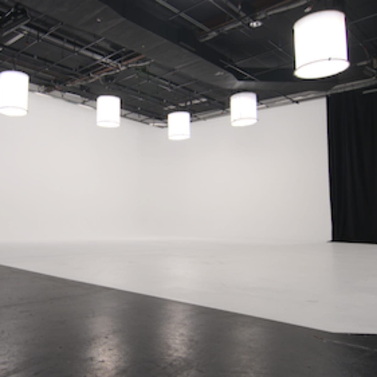 Large Soundstage A - White Cyc - Grip and Lighting, Nashville, TN ...