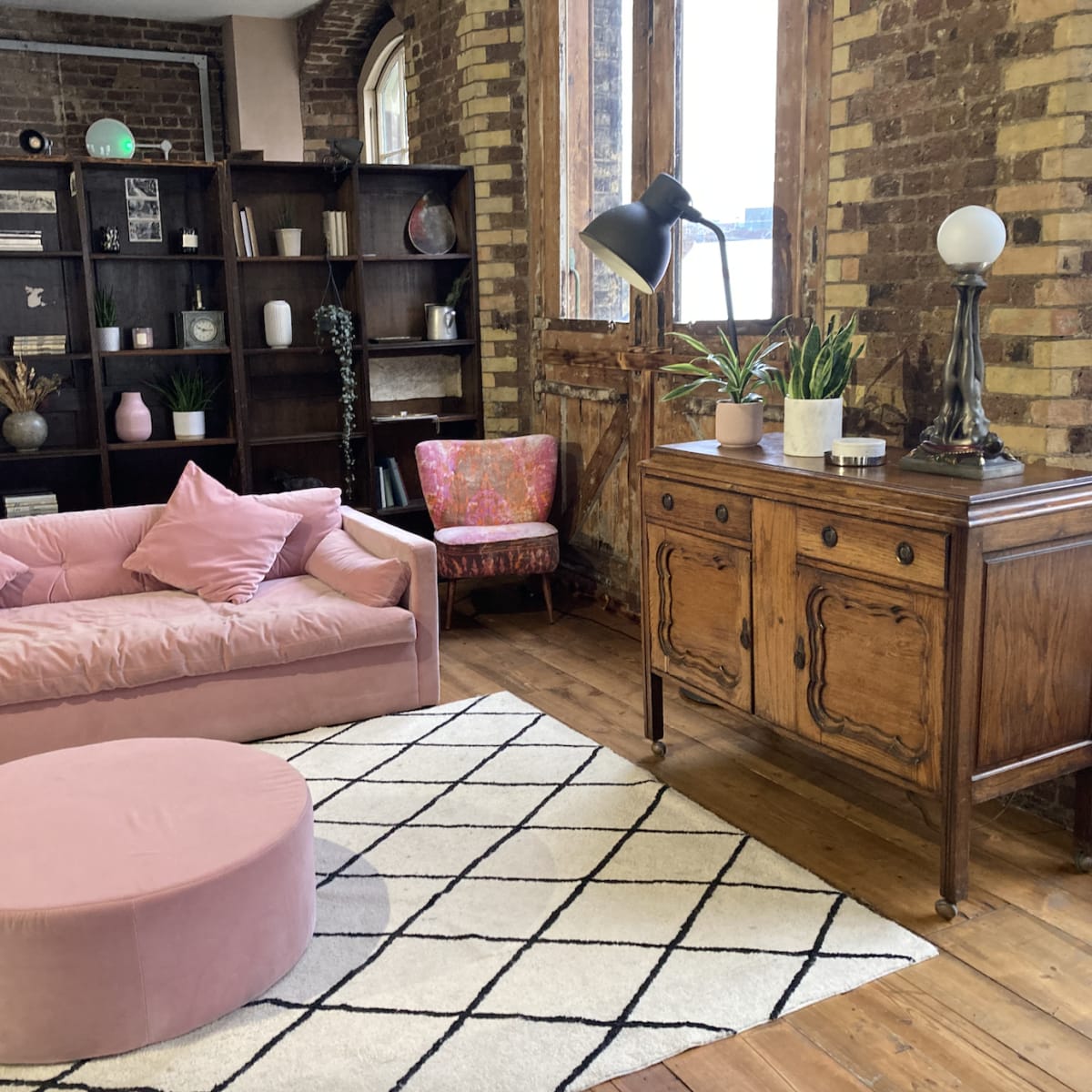 Light-filled Loft Style Lounge in a Grade II Listed Warehouse, London ...