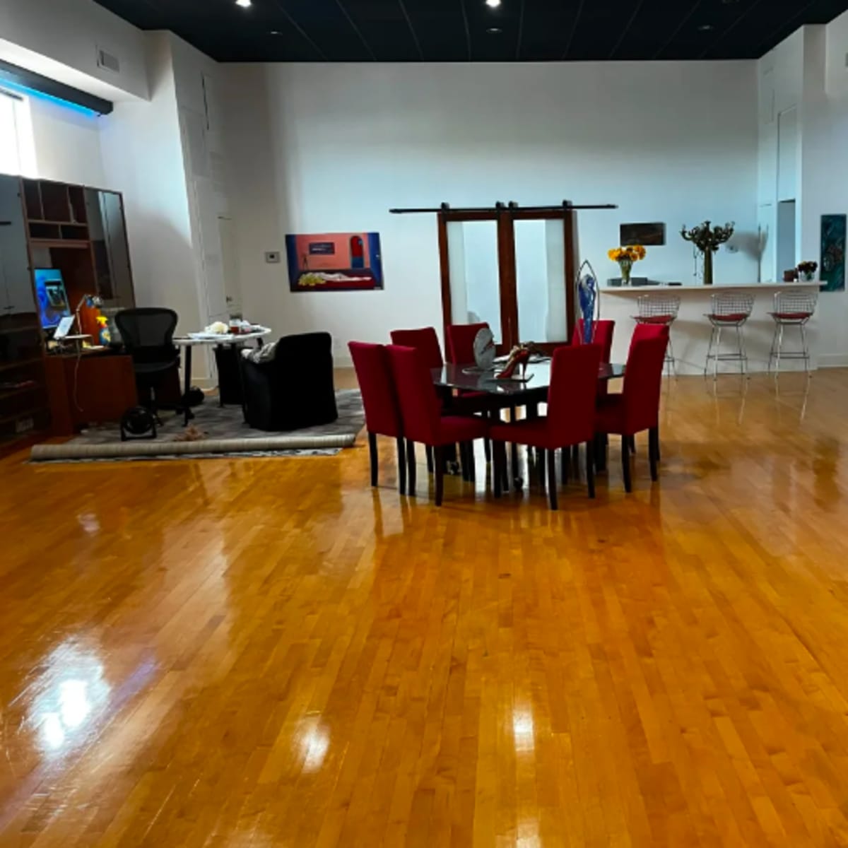 QQ ArtSpace | Art Gallery Setting for Art Galleries, Events, Business Meetings, Classes, and ...