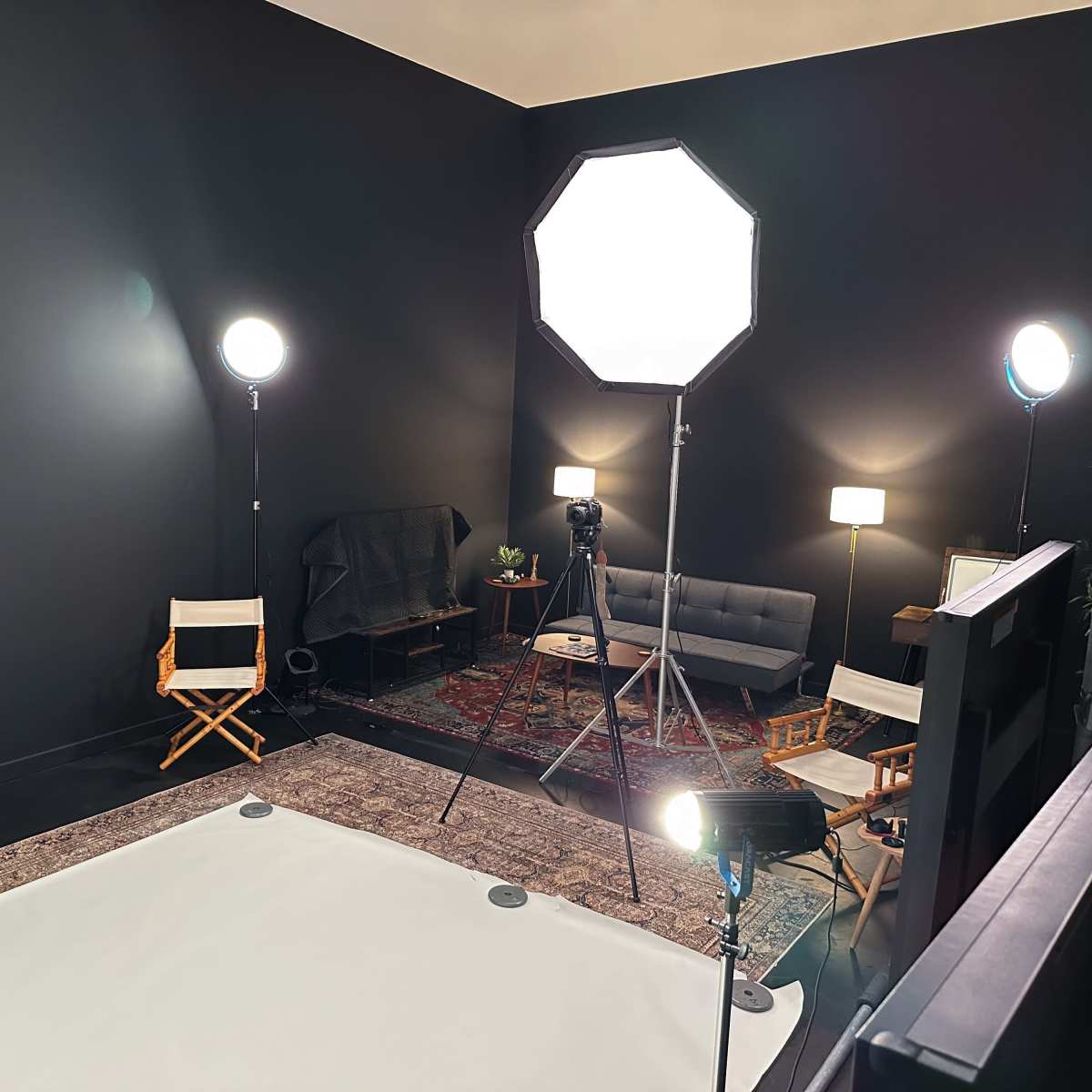 Big beautiful wide open video/photo studio. Half black walls half white ...