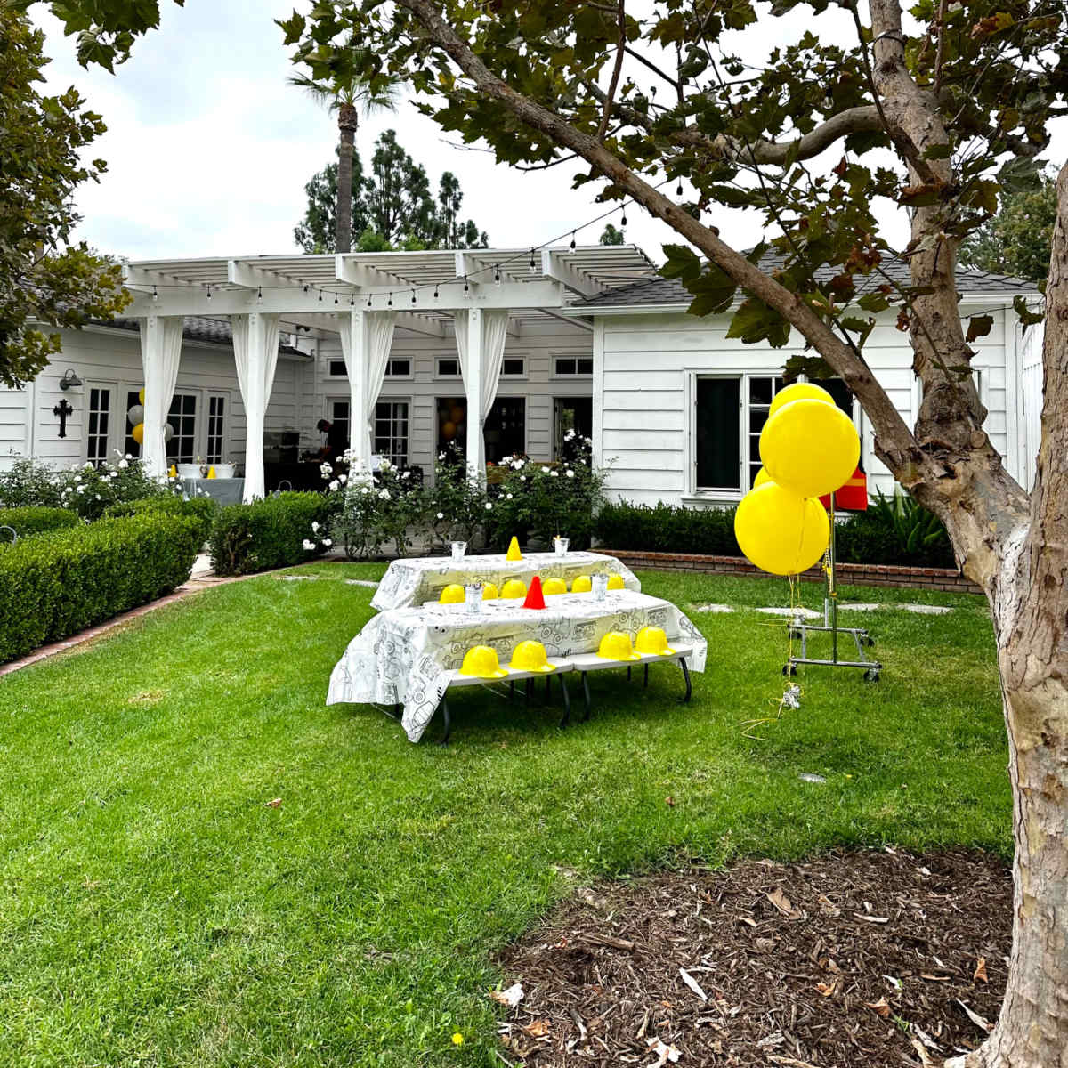 That perfect quaint white house for your photoshoots, backyard weddings ...