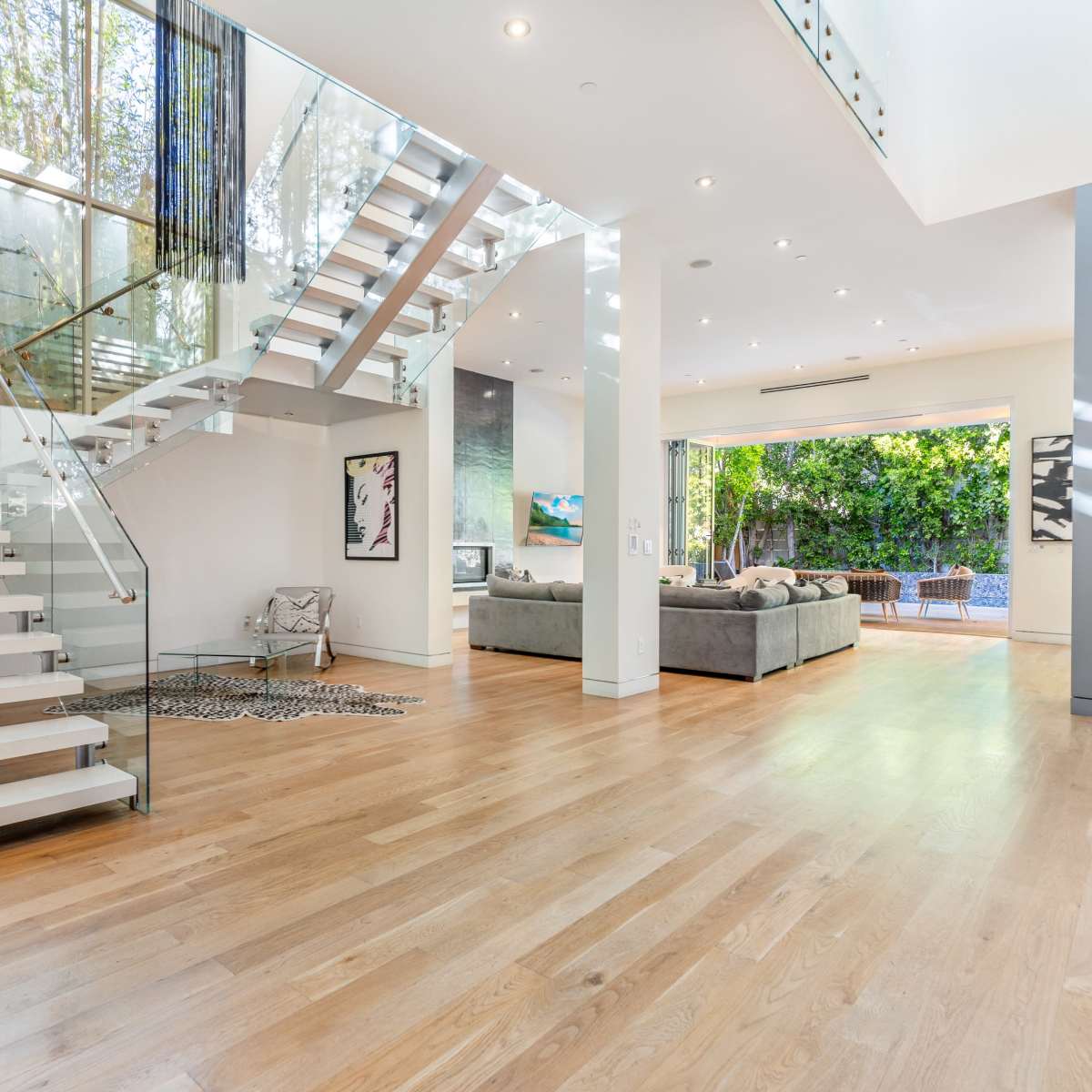 Private Beverly Grove Mansion w/ Luxury Amenities & Backyard Oasis, Los ...