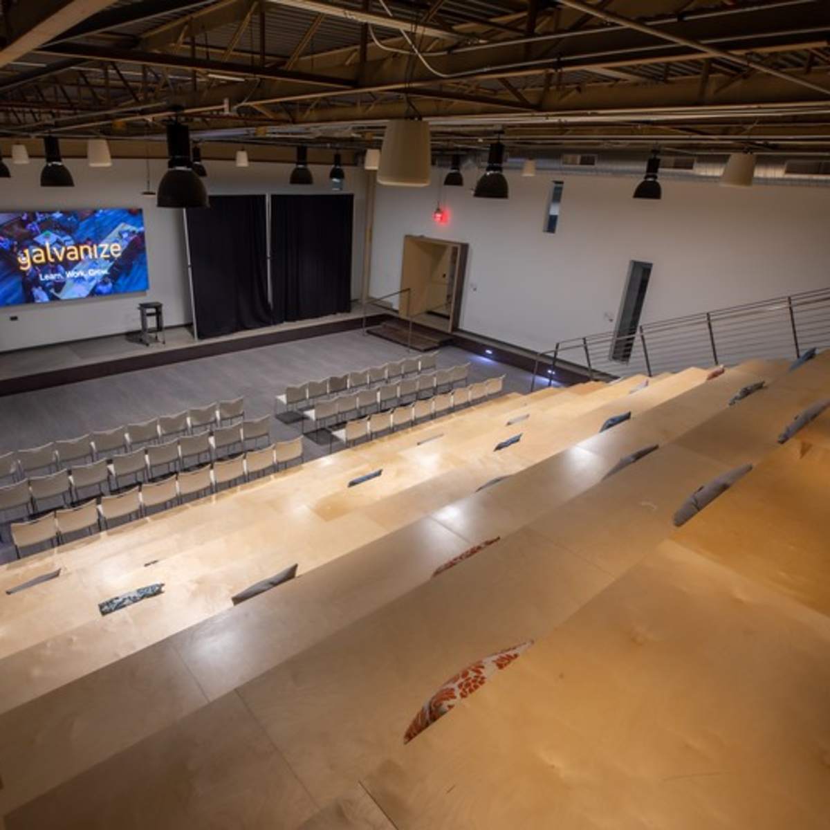 Modern and Multi-Use Open Amphitheater Event, Seminar and Workshop ...