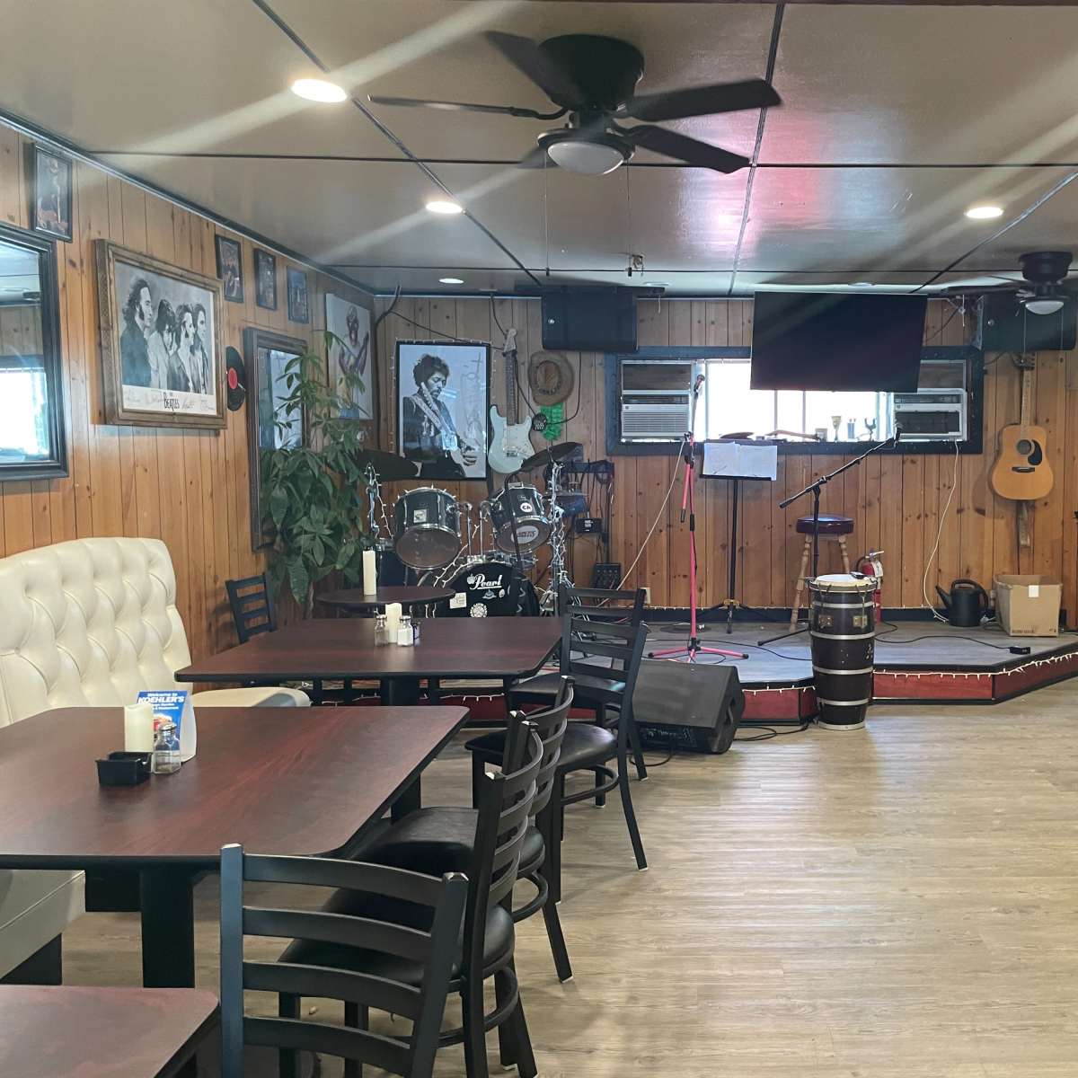 Indoor and Outdoor Garden Restaurant With Stage, Frazier Park, CA ...