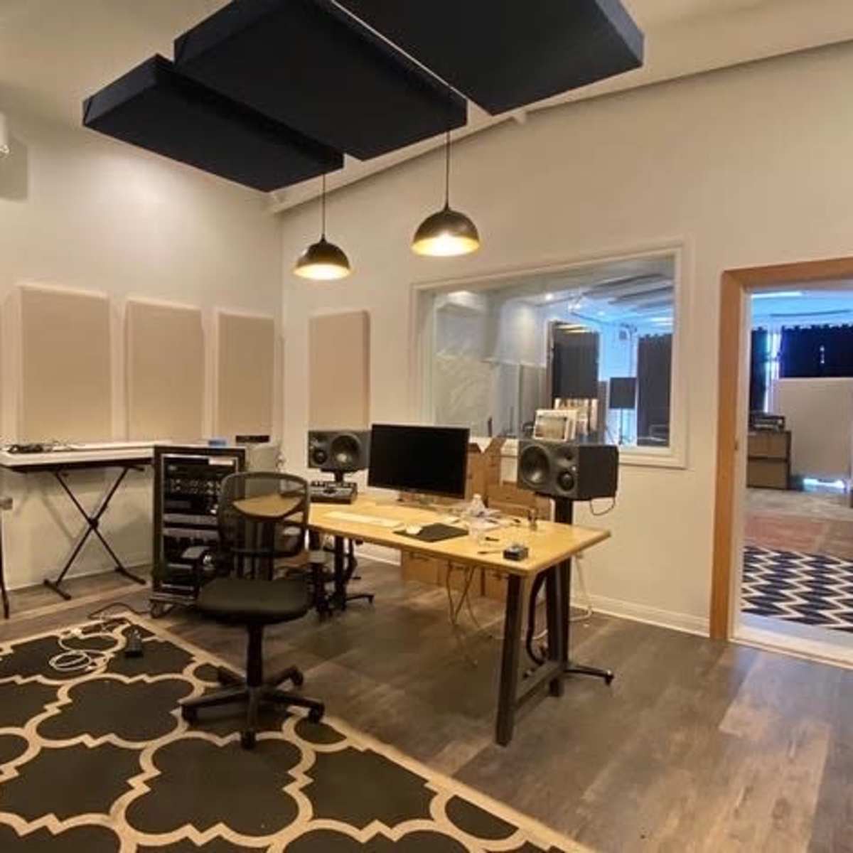 Large Natural Light Filled Recording Studio / Photo Studio Space with ...