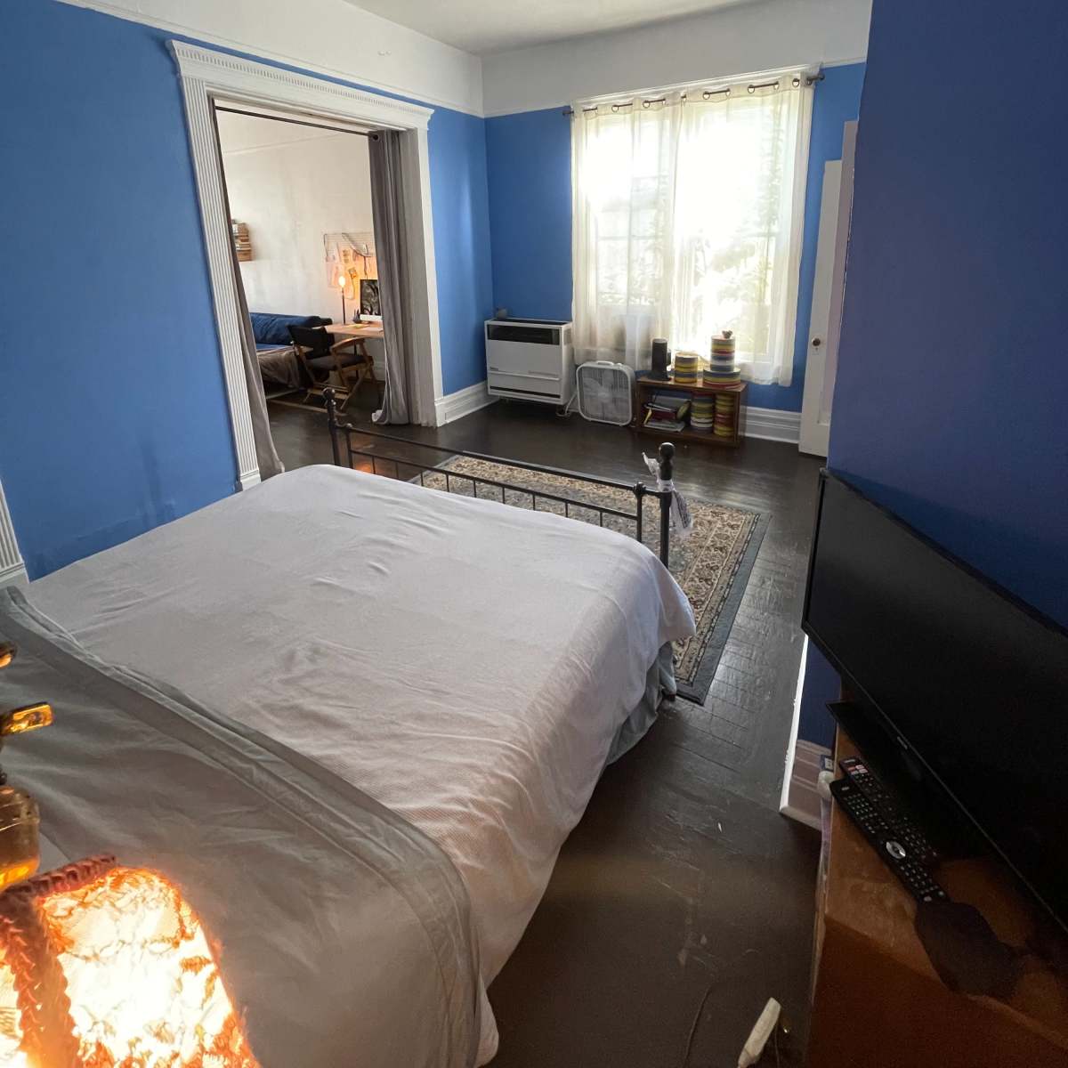 Unique One Bedroom, High Ceilings and Crown Molding Near Staples Center ...