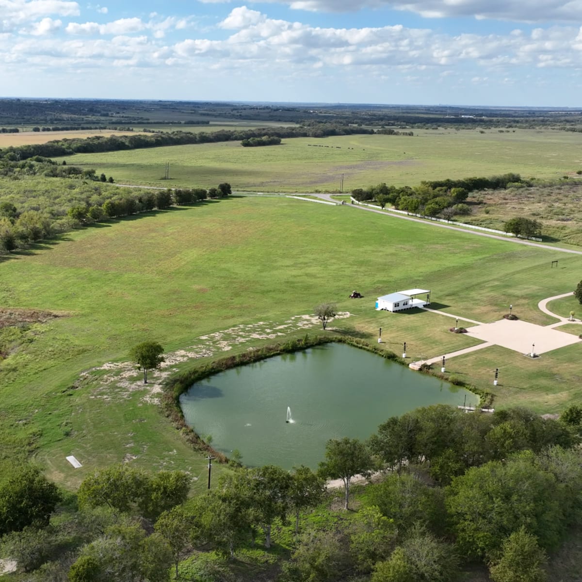 Enchanting gardens just minutes from downtown Lockhart., Lockhart, TX ...