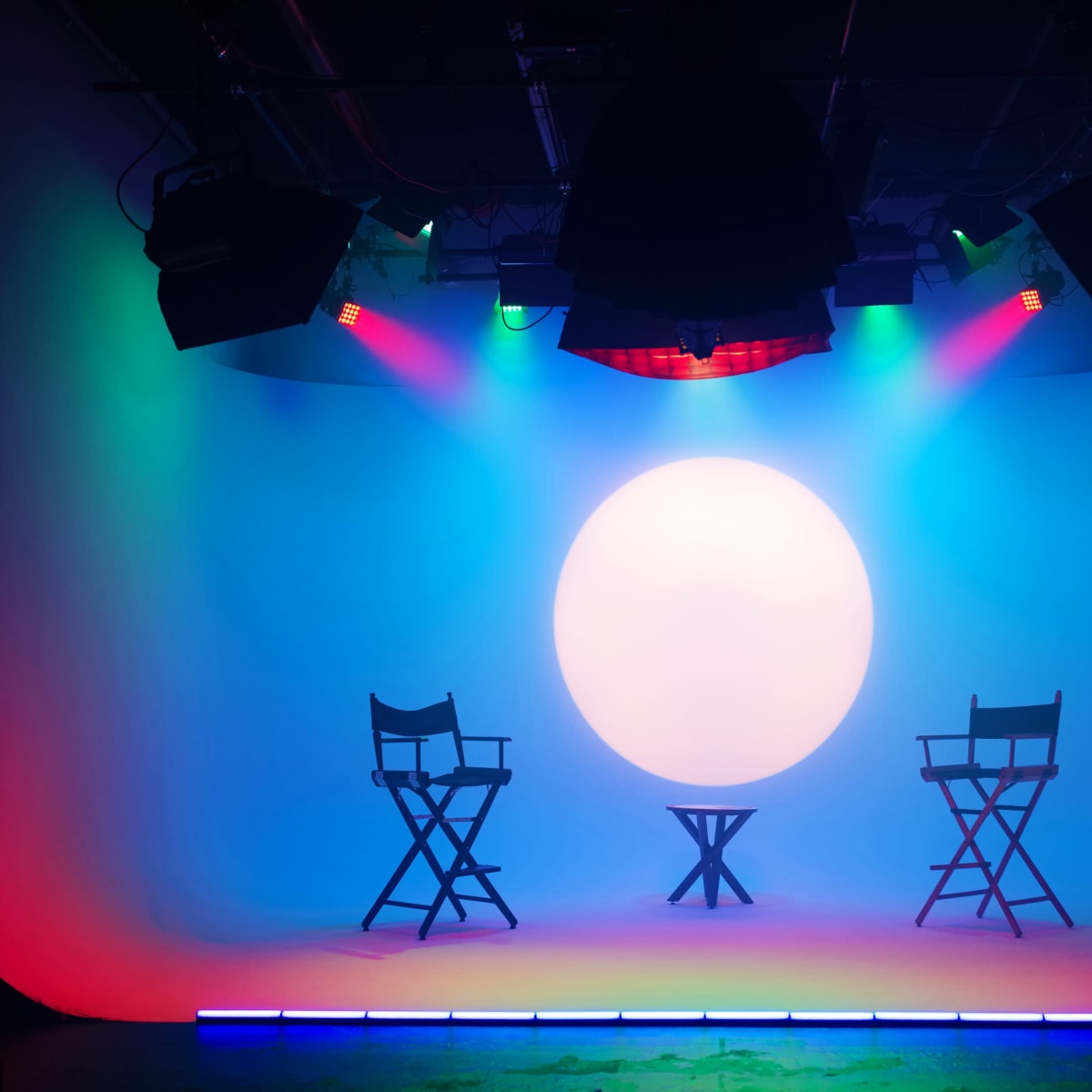 Stoodio One | Spacious studio with pre-rigged RGB LED lighting package ...