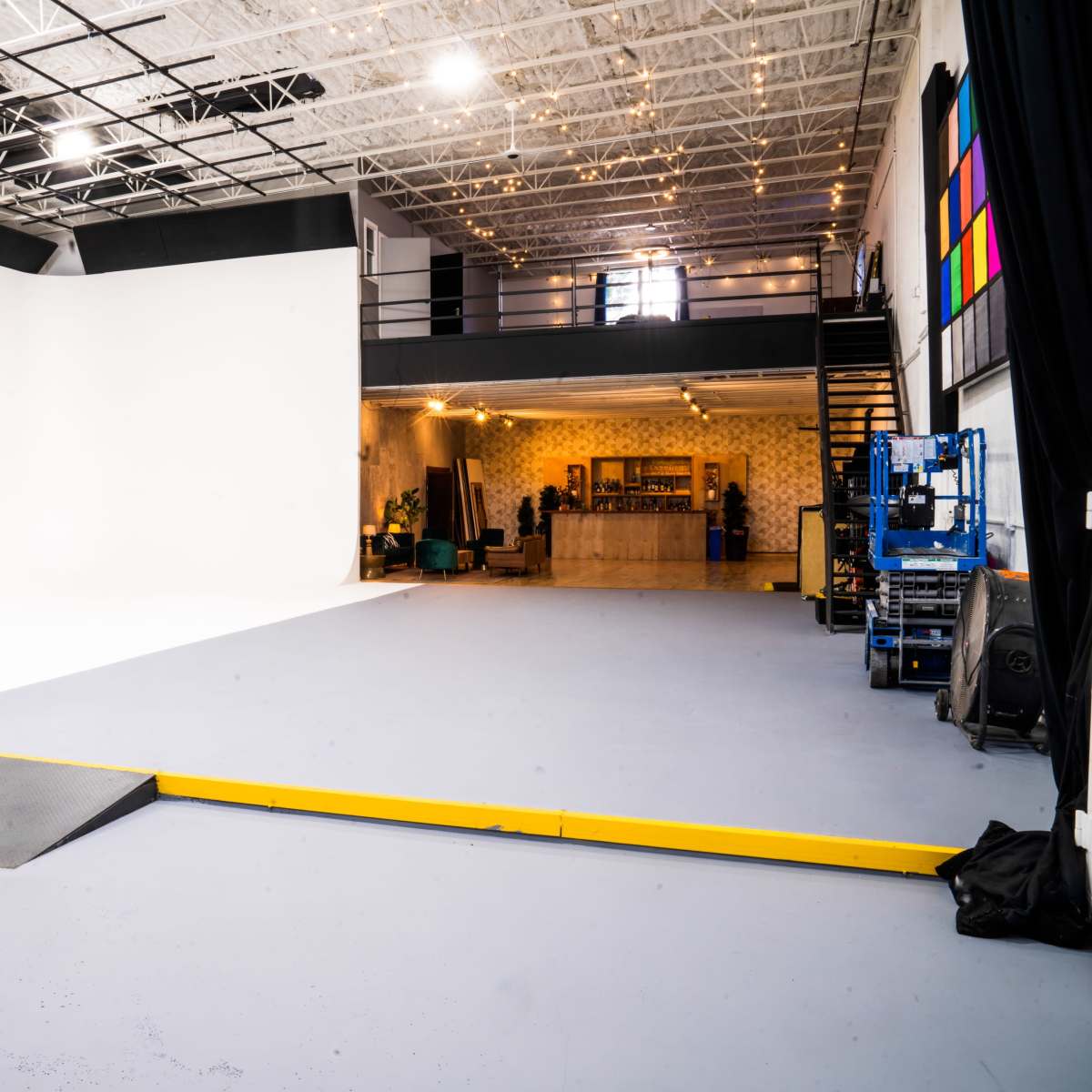 SPACIOUS PRODUCTION STUDIO WITH LARGE CYCLORAMA IN GOWANUS, BROOKLYN ...