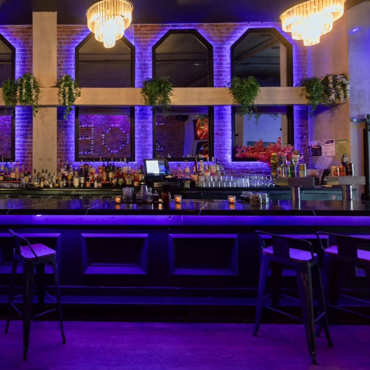 Bar and lounge serving food & drinks in Soma close to Salesforce and ...