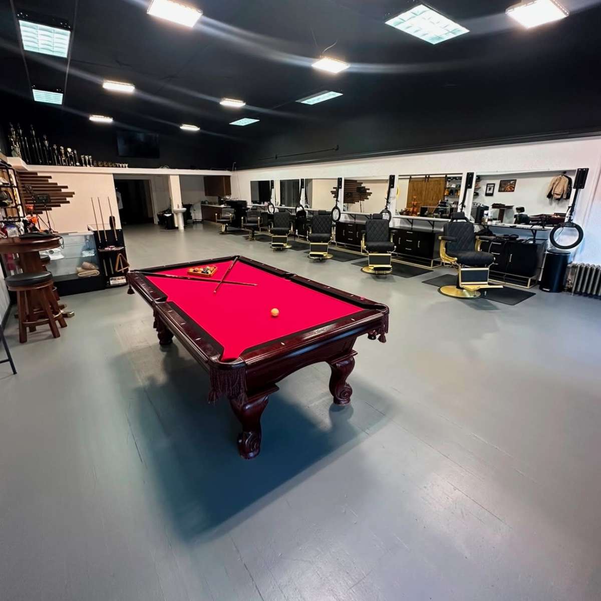 versatile studio space for rent stylish barber & stylist chairs ...