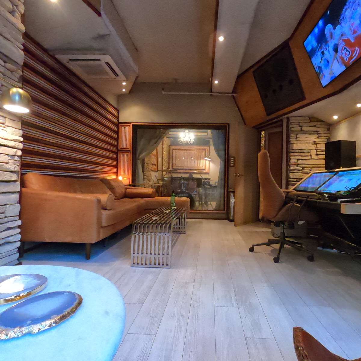 Midtown Manhattan Recording Studio with Steinway Grand Piano & Custom ...