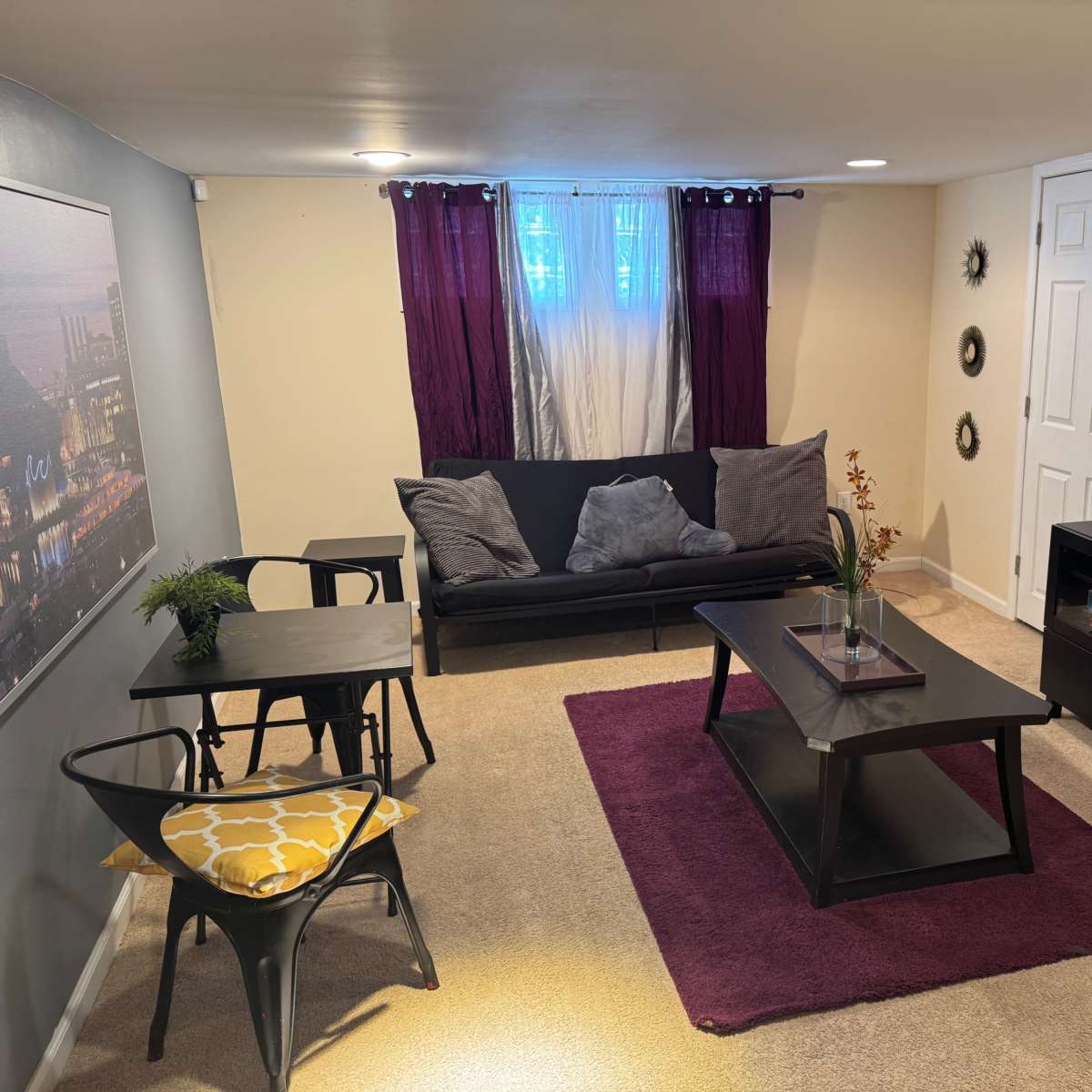 Charming and Cozy Space for Small Gatherings or Creative Projects ...