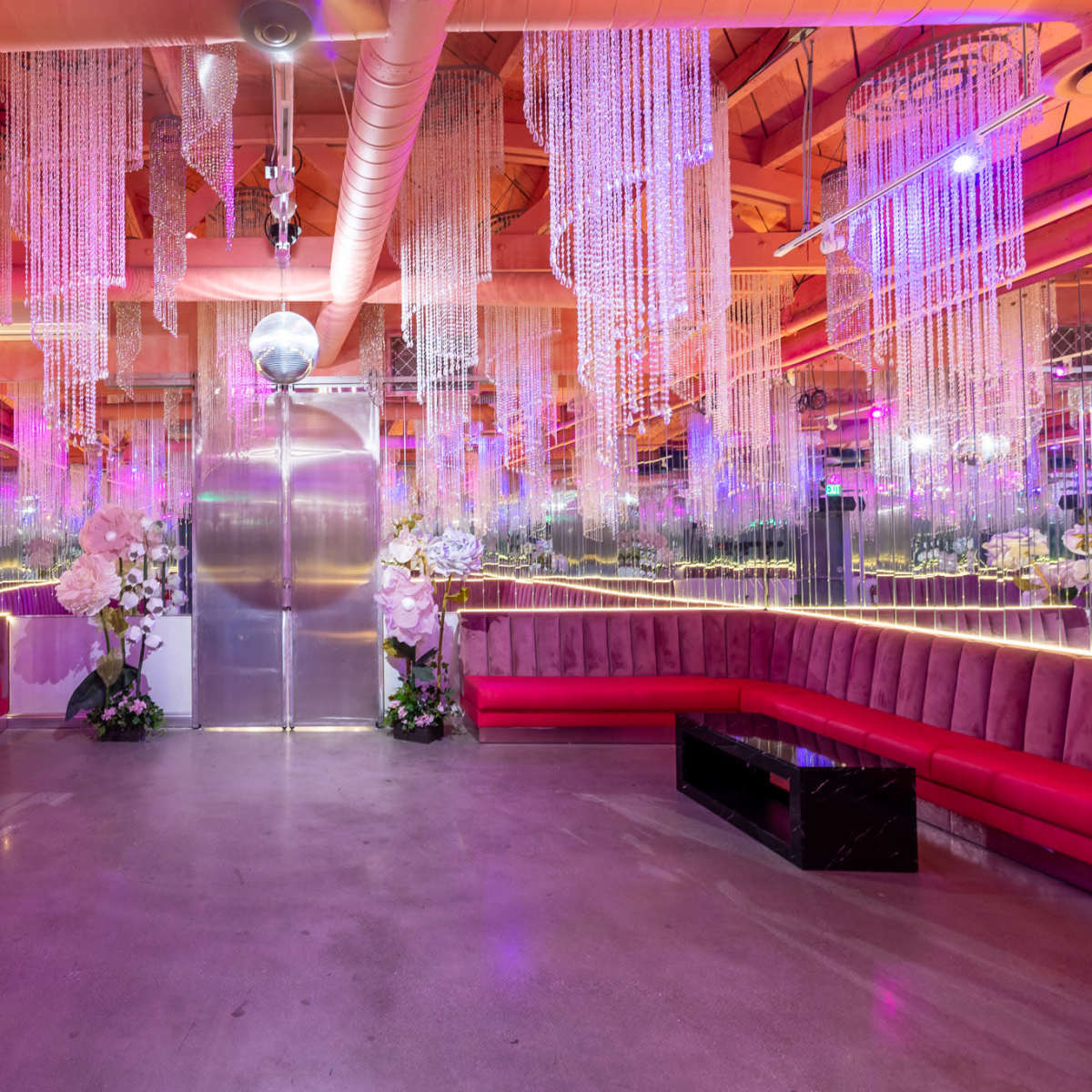 Spacious Romantic Floral Upscale Event Space with Sound System and Full ...