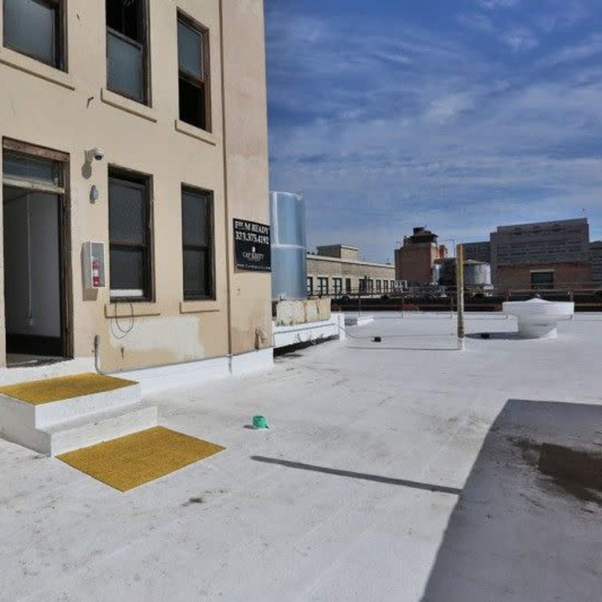 Iconic DTLA Rooftop with Fluorescent Sign, Los Angeles, CA | Production ...