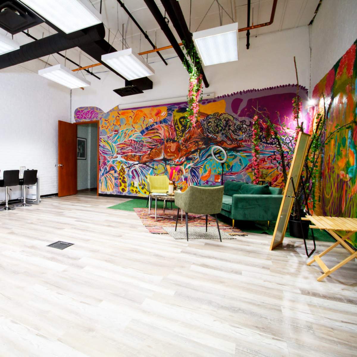 Vibrant and Fully Equipped Photo Studio on Museum Row, Louisville, KY ...