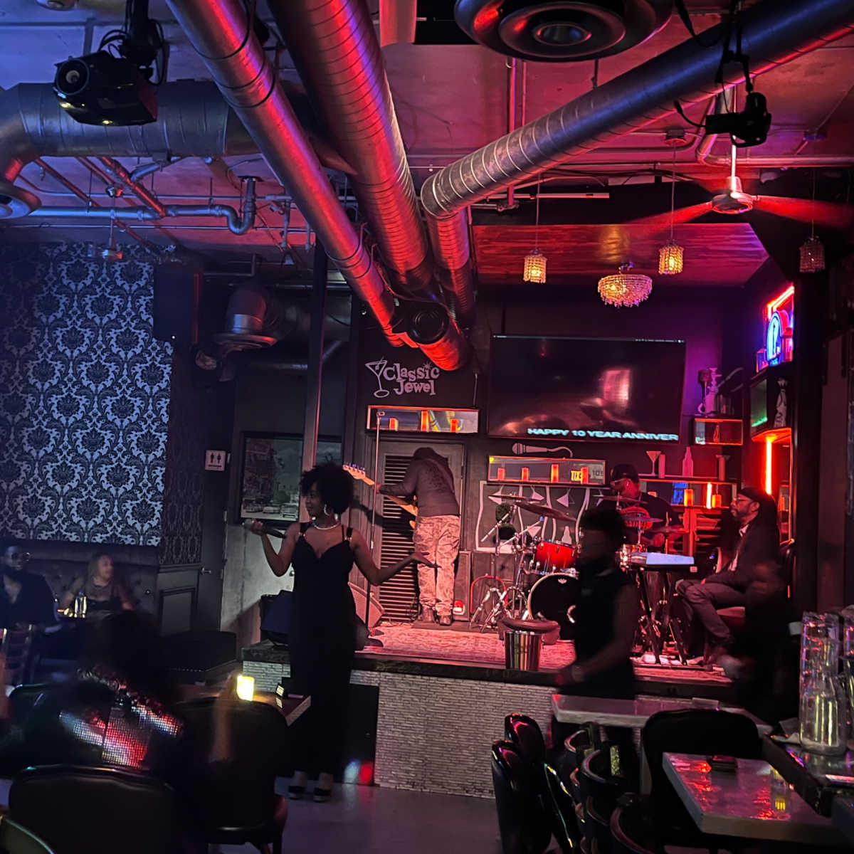 Impressive Downtown Cocktail Lounge Venue Space W/ Stage & Kitchen, Las ...