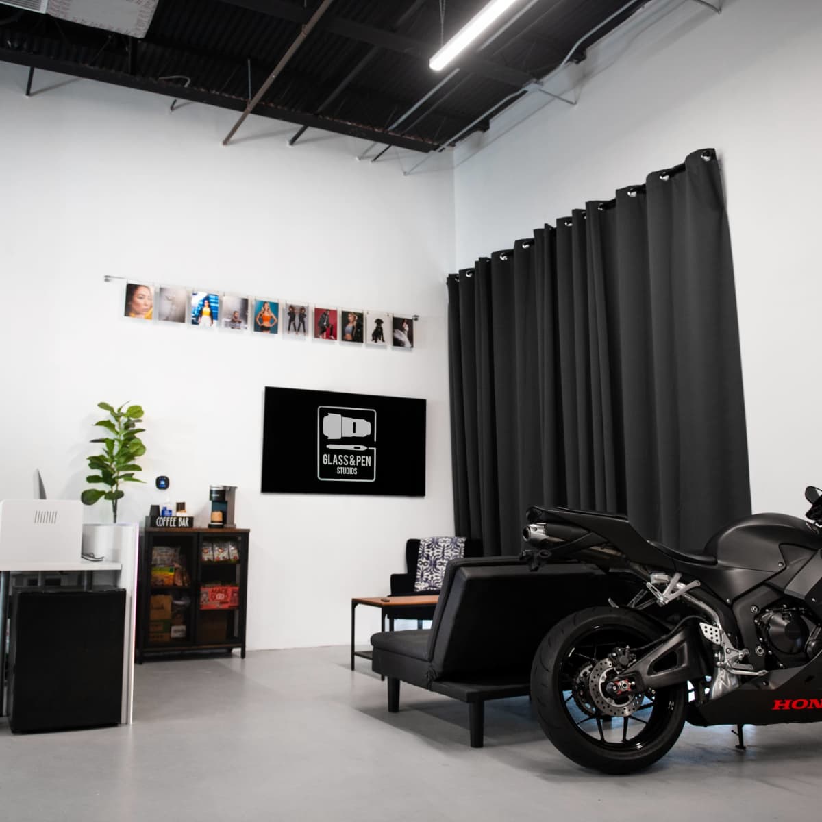 Open Layout Studio with 15ft Ceilings - Make Up Station - Lounge Area ...