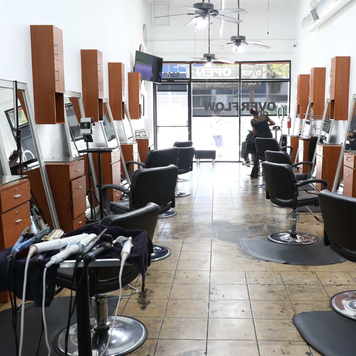 Trendy Hair Salon in Mid Wilshire, Los Angeles, CA | Production | Peerspace