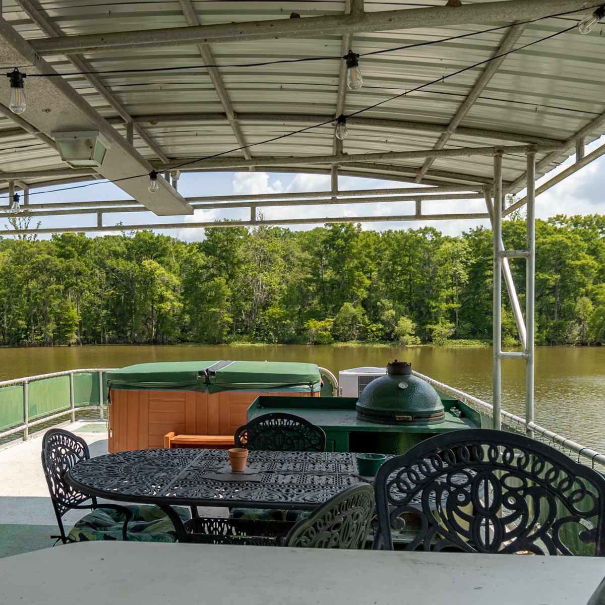 Houseboat on the Bayou In Louisiana Southern Cajun Experience with hot ...