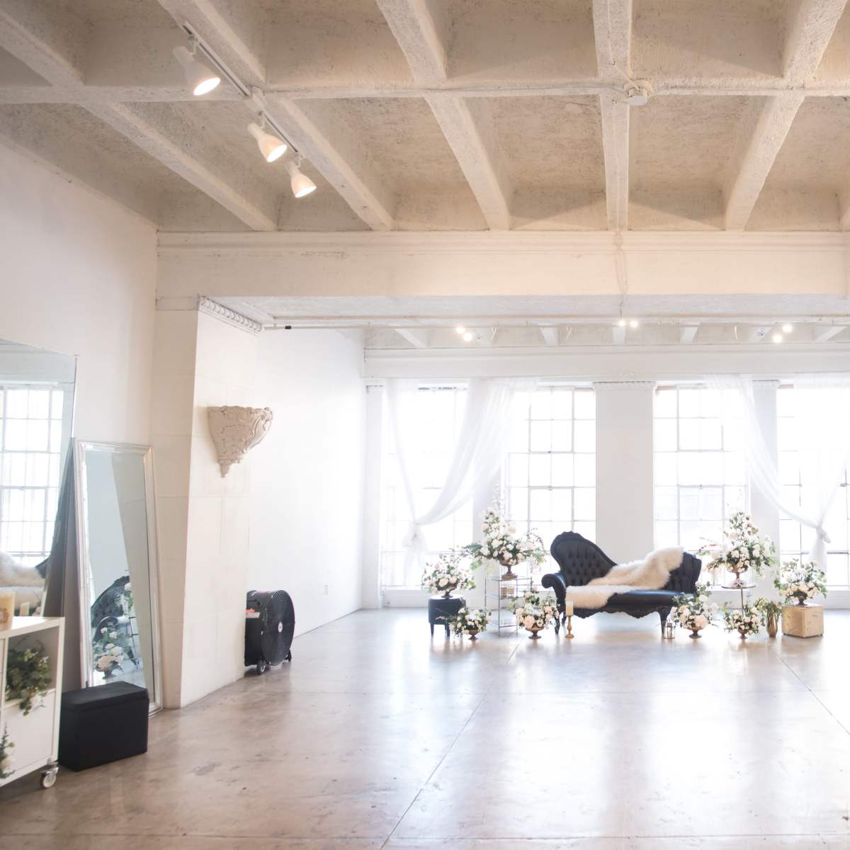 DTLA Grand Loft with High Ceilings, Los Angeles, CA | Production ...