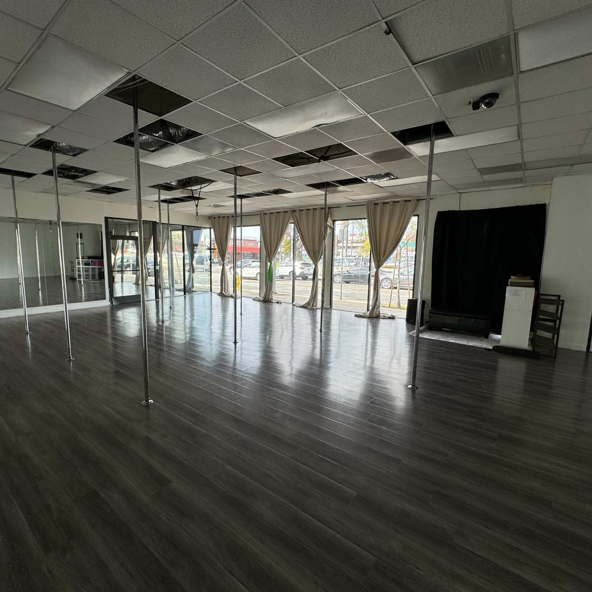 Bright and Beautiful Pole Dance Studio in the Heart of Tarzana, Tarzana ...