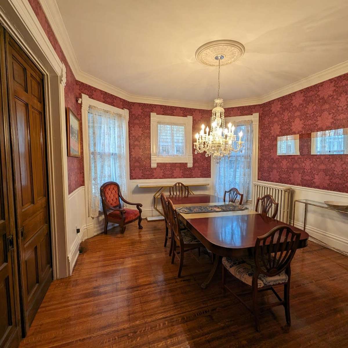 Queen Anne home in Mansion Row, New Albany, IN | Production | Peerspace