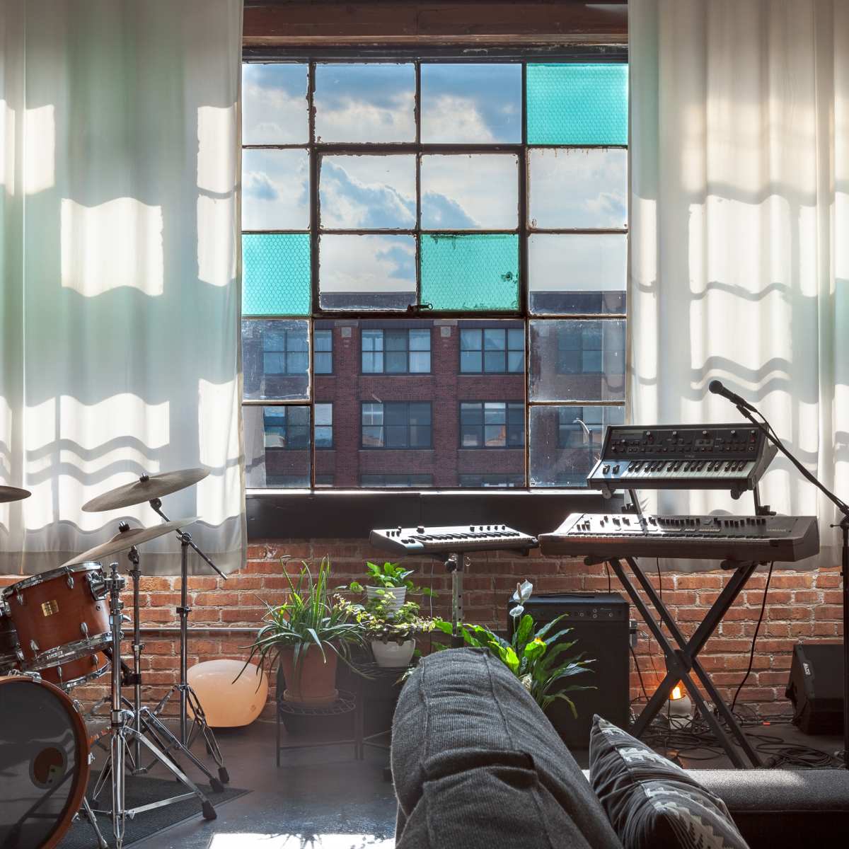 Urban Historic Arts Building Loft, Chicago, IL | Production | Peerspace