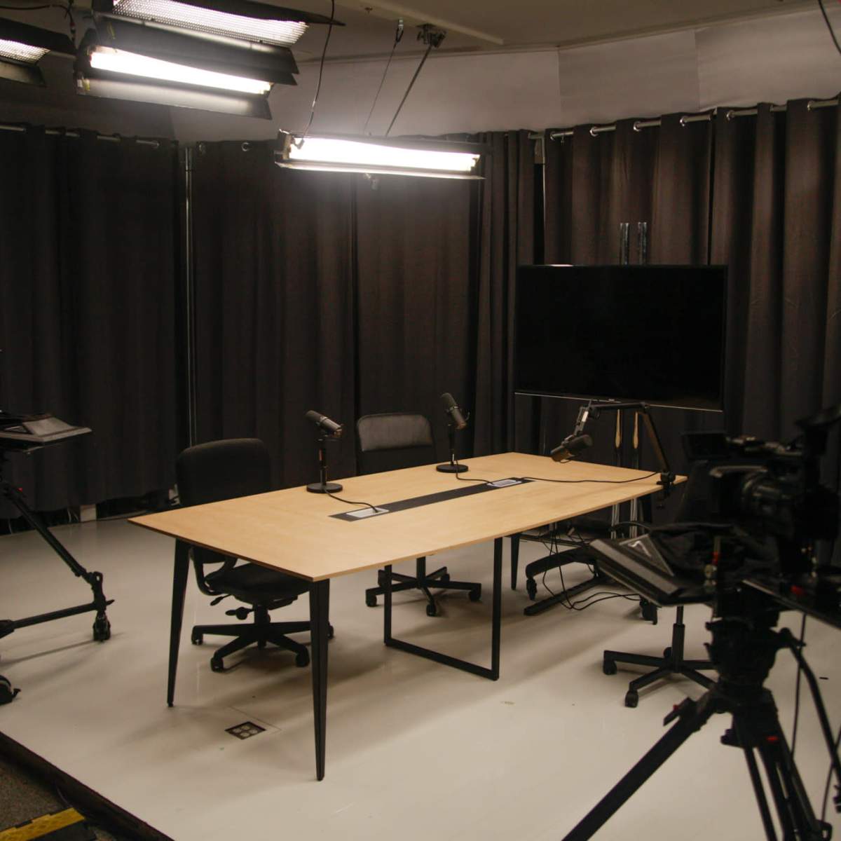 Full Service Podcast Studio & Set (Fully Customizable), Burbank, CA ...