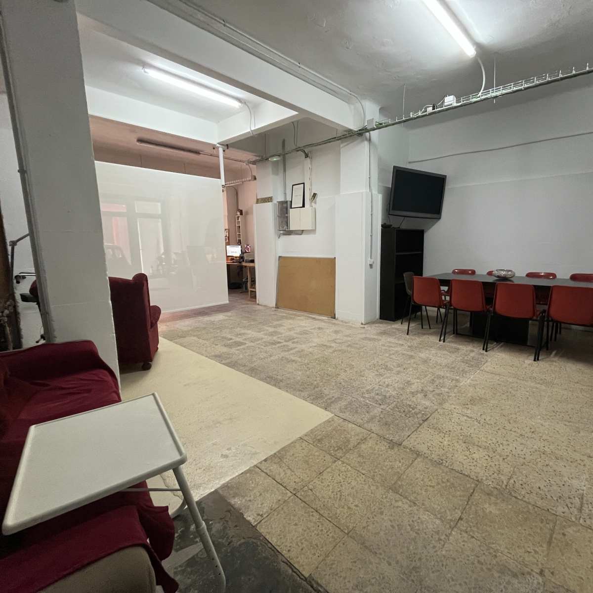 Sala de Formación y Reuniones de L'Hestudi, L'Hospitalet de llobregat | Off-Site | Peerspace