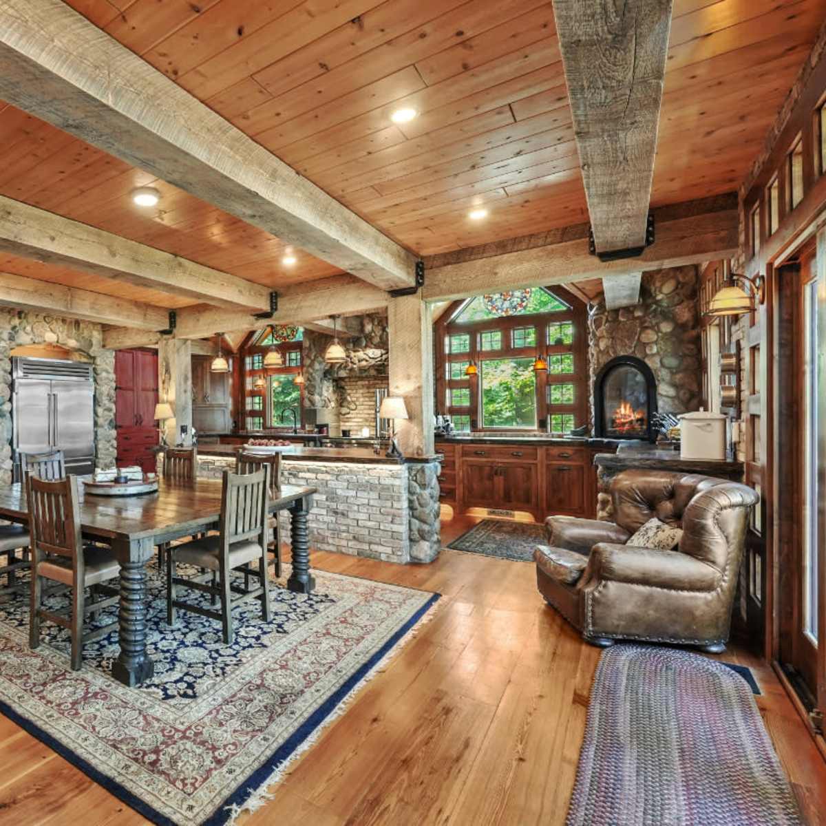 Northern Michigan 5,000 sf Gorgeous Lakefront Lodge on crystal blue ...