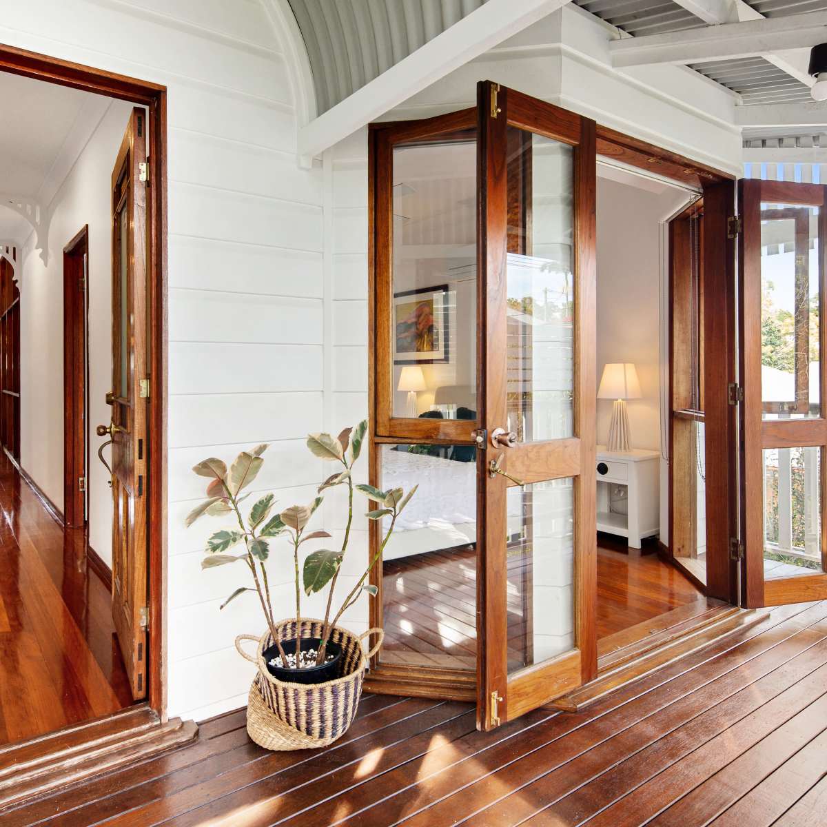 Bardon Beauty Impressive Architect design Colonial House decks ...