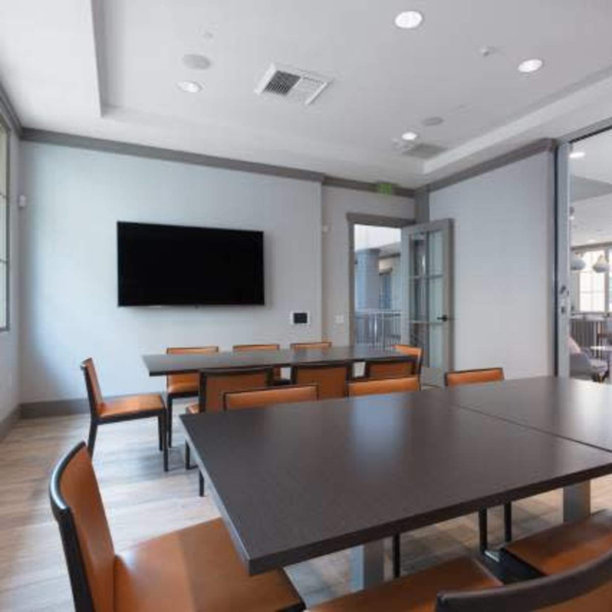 Upscale Lounge & Kitchenette Designed for Entertaining, San Bruno, CA ...