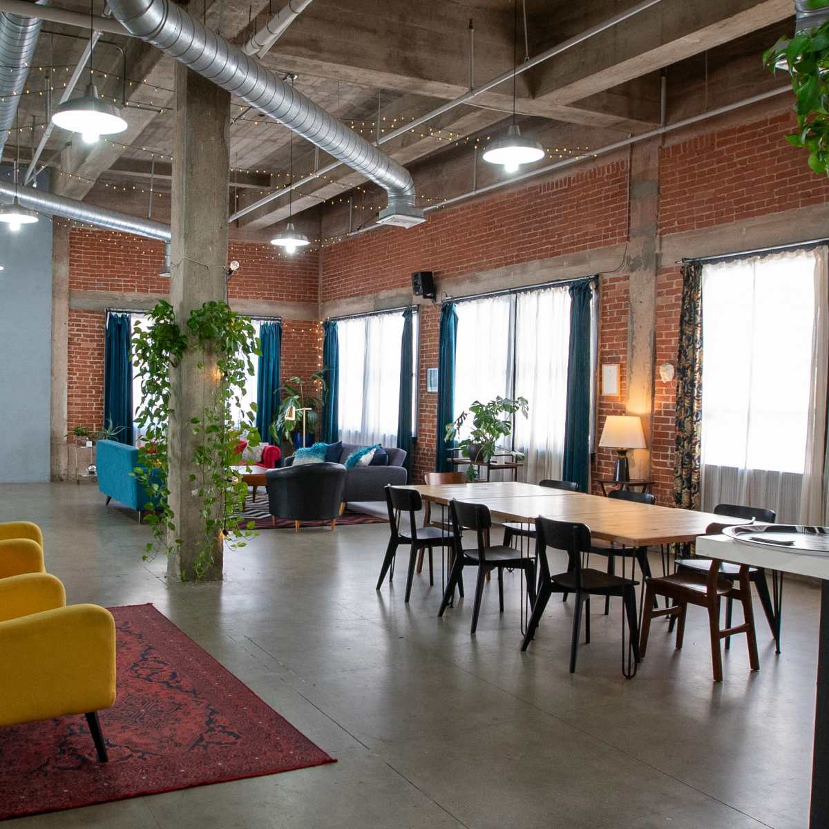 2-lofts combo: Downtown Penthouse Loft + Library Loft with Skyline View ...