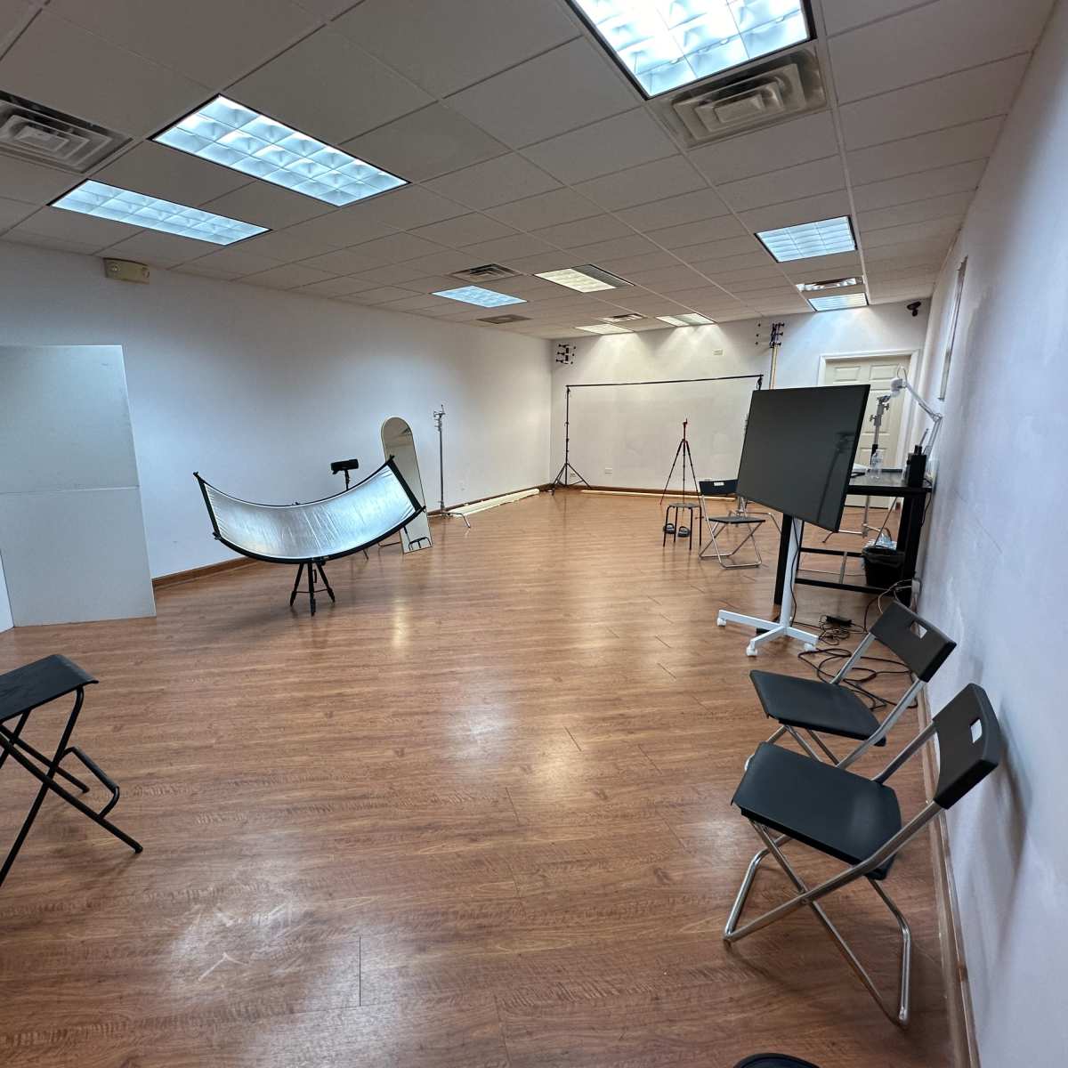 Your Exclusive Suburban Modern Haven for Photoshoots & Gatherings ...