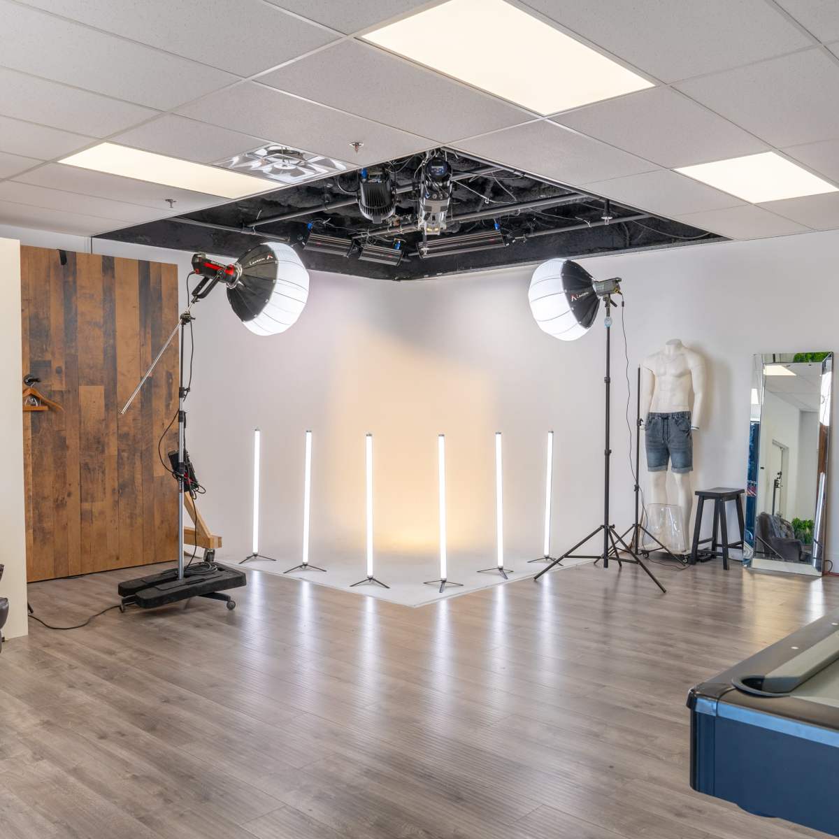 Cyclical Wall & Photo Studio, Mississauga | Production | Peerspace
