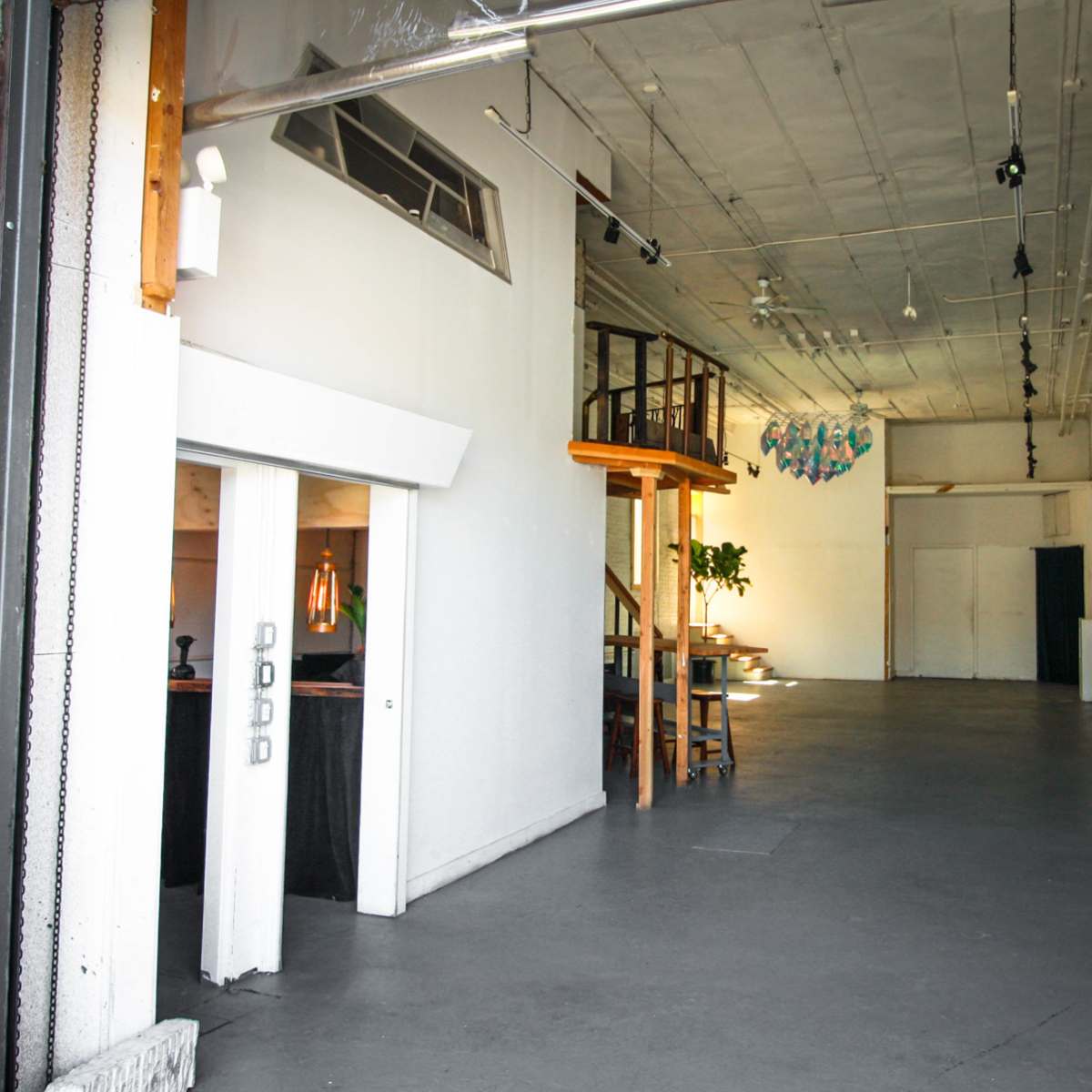 Modern White-Brick Gallery Space, Brooklyn, NY | Production | Peerspace