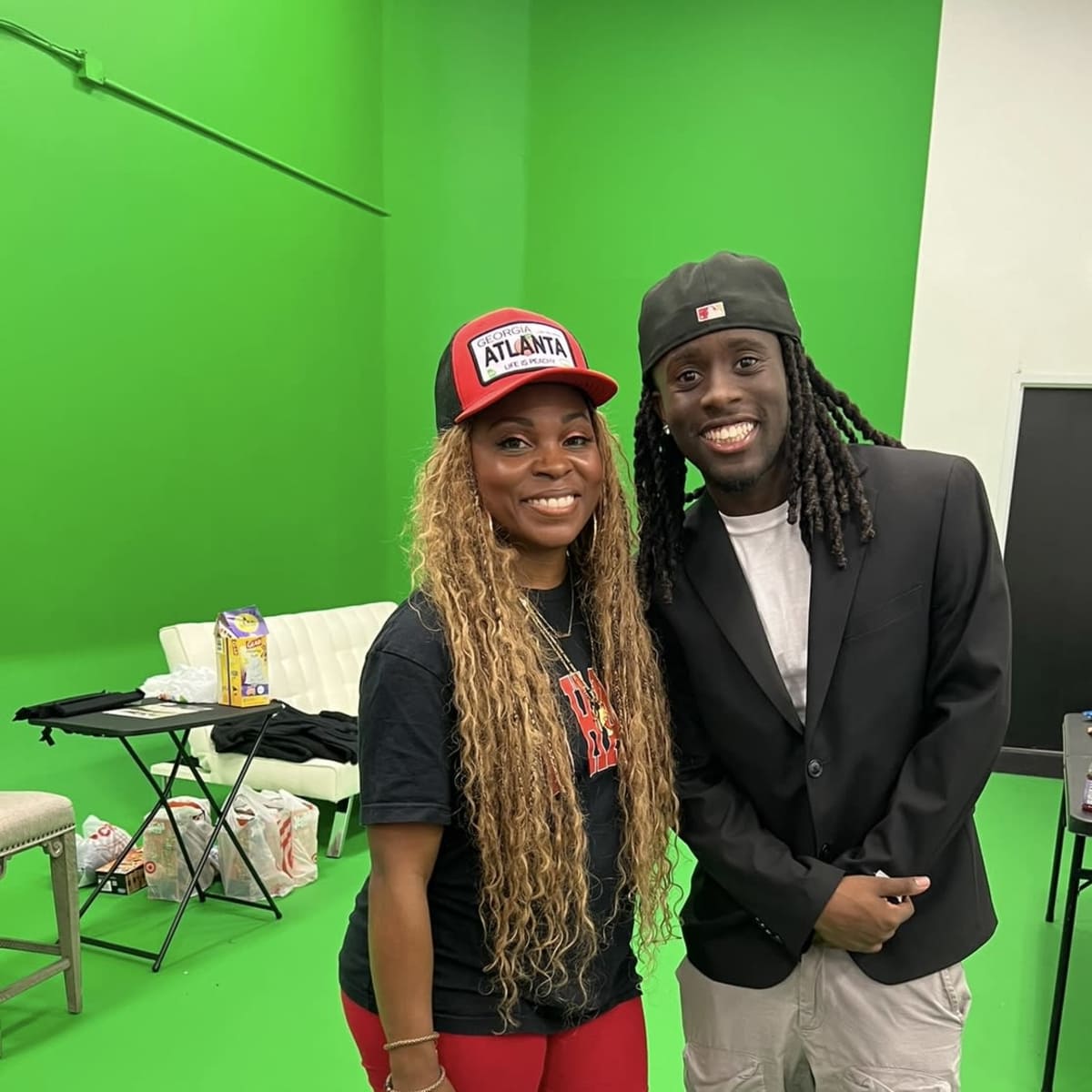 ENTIRE 3500 Sq ft Creative Space Green Screen, Black, & White Cyc Walls ...