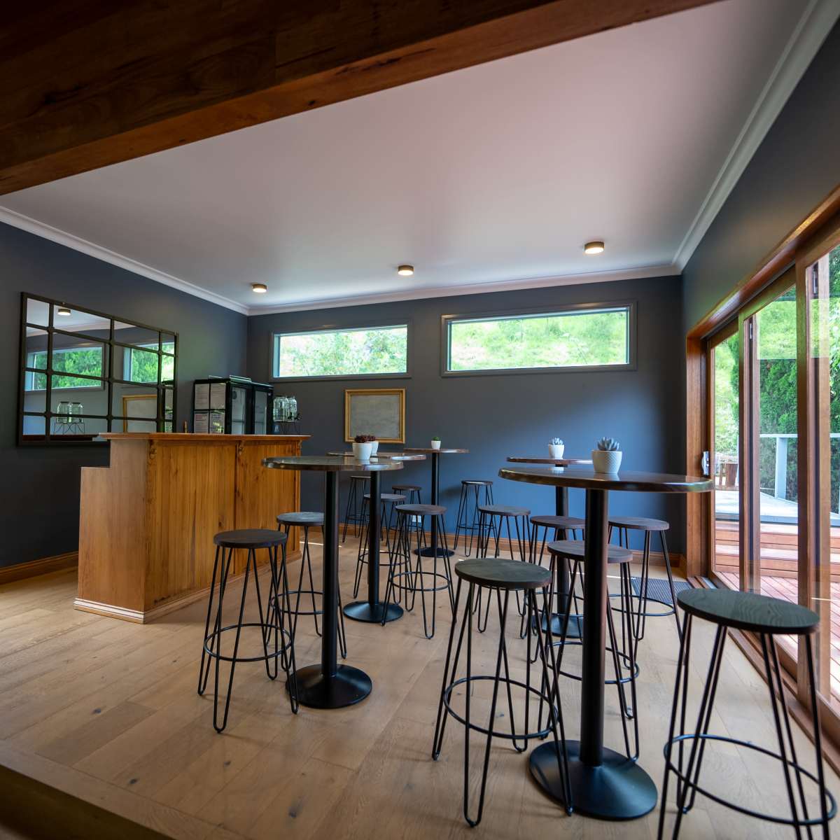 Large Rumpus Room with Bar, Lounges, Pool table and more, Yarra Glen ...