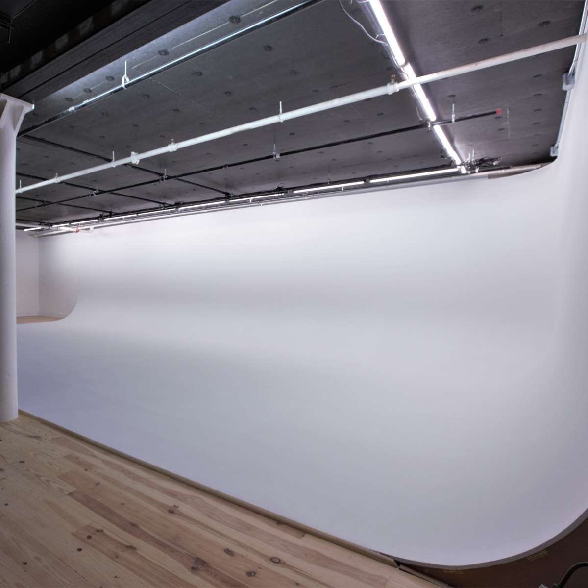 MCM Creative | 50’ White Cyc' Stage—Chelsea, Manhattan. Open Loft Space ...